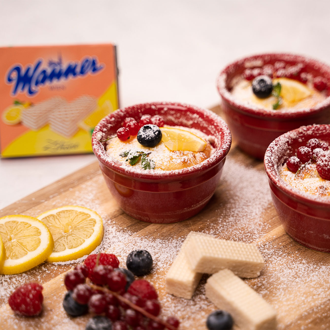 Manner Zitronen Soufflé mit Zitronen Schnitten - manner.com — AT