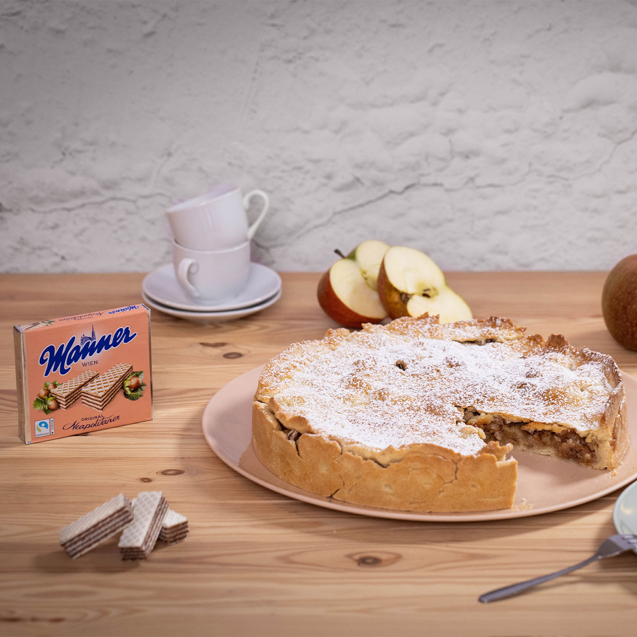 Almás sütemény eredeti Manner nápolyi szeletekkel - manner.com — HU